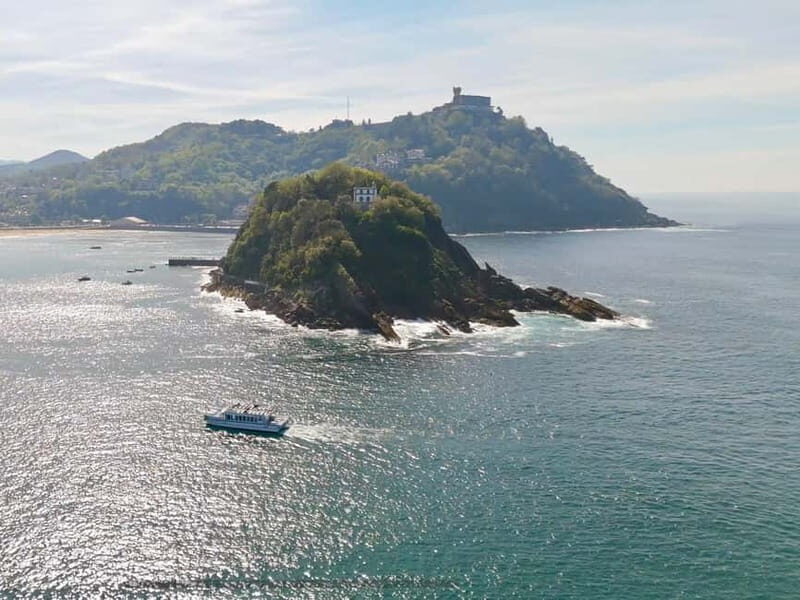 San Sebastián: Sunset from the catamaran in La Concha Bay - The Experience and What to Expect
