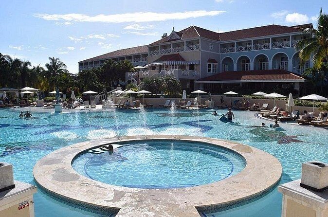 Sandals Ocho Rios Resort Airport Transfer - A Closer Look at the Experience