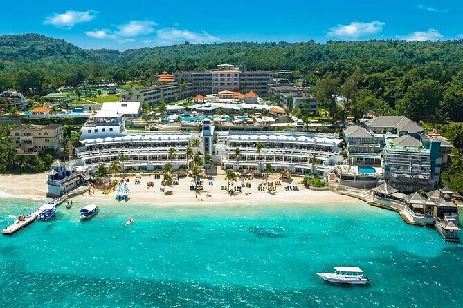 Sangster International Airport Montego Bay to Ocho Rios Hotels - The Experience: What You Can Expect