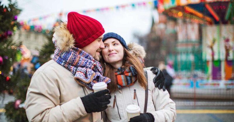 Santa Fes Enchanted Christmas Stroll - Key Points