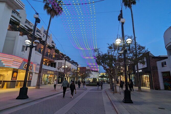 Santa Monica Scavenger Hunt Walking Tour and Game - What To Expect During Your Experience