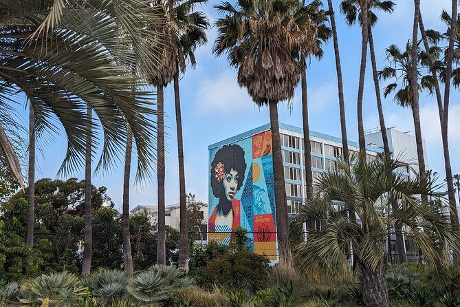 Santa Monica Scavenger Hunt Walking Tour and Game - FAQs