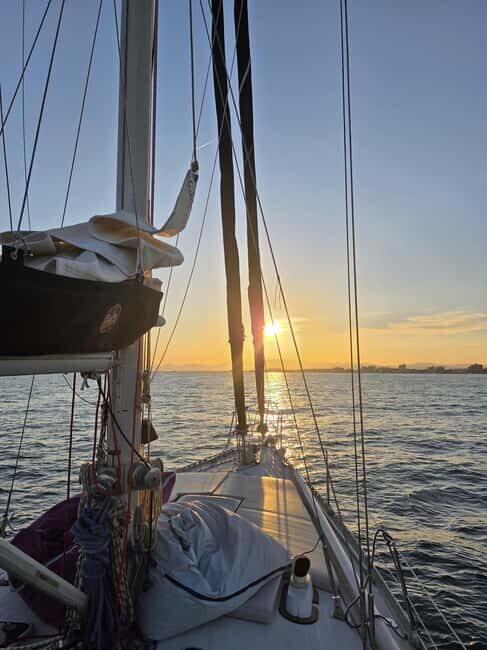 Santa Pola: Gin and tonic tasting and sunset sailboat ride - The Gin Tasting: A Sensory Journey