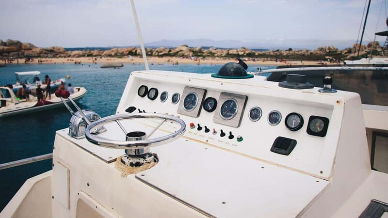 Santa Teresa: Speedboat tour around Lavezzi and Piana Island - Who Will Love This Tour?