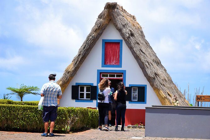 Santana / Typical Houses Tour - A Detailed Look at the Santana / Typical Houses Tour
