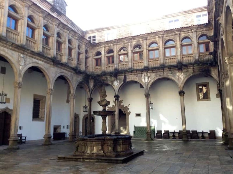 Santiago de Compostela: 4hours tour with everything included - Key Points
