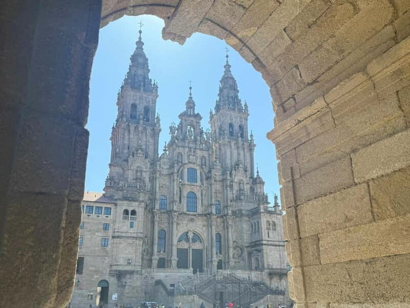 Santiago de Compostela: 4hours tour with everything included - The Group and Tour Format