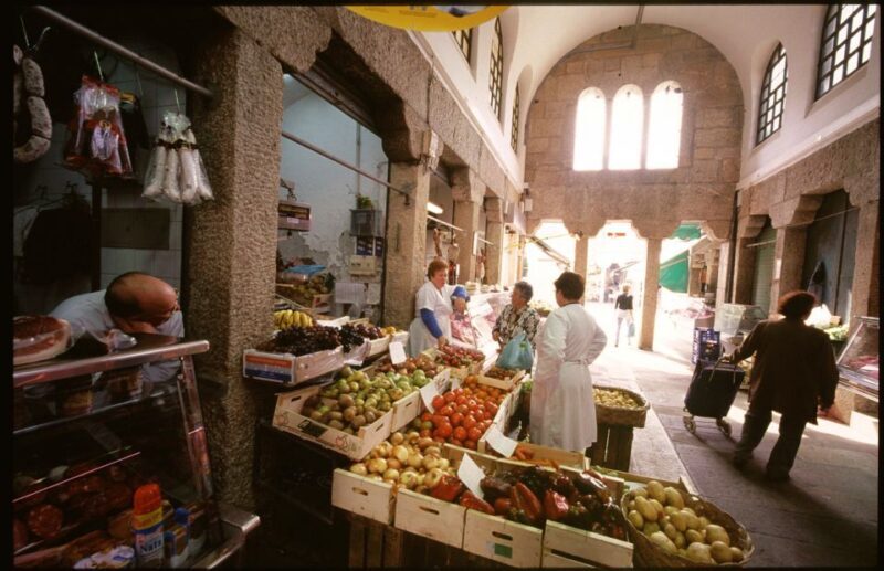Santiago de Compostela: City tour and typical galician meal - Why This Tour Works Well