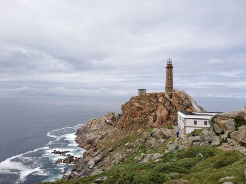 Santiago de Compostela: Finisterre, Muxia & Costa da Morte - Transport & Group Size