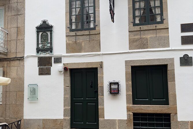 Santiago de Compostela Scavenger Hunt and Sights Self-Guided Tour - Key Points