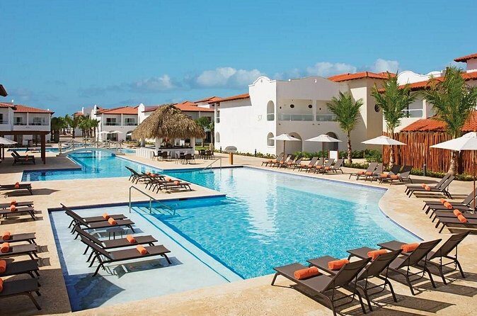 Santo Domingo Airport and Dreams La Romana Private Transfer - Who Should Choose This Service?