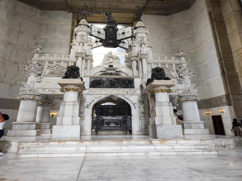 Santo Domingo: City Tour with Los Tres Ojos and Lighthouse - Exploring Santo Domingo: A City of Contrasts