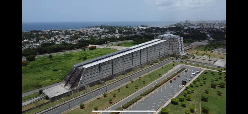 Santo Domingo: History, Culture, and Panoramic Views from the Columbus Lighthouse - The Interior: Mausoleum and Historical Controversies