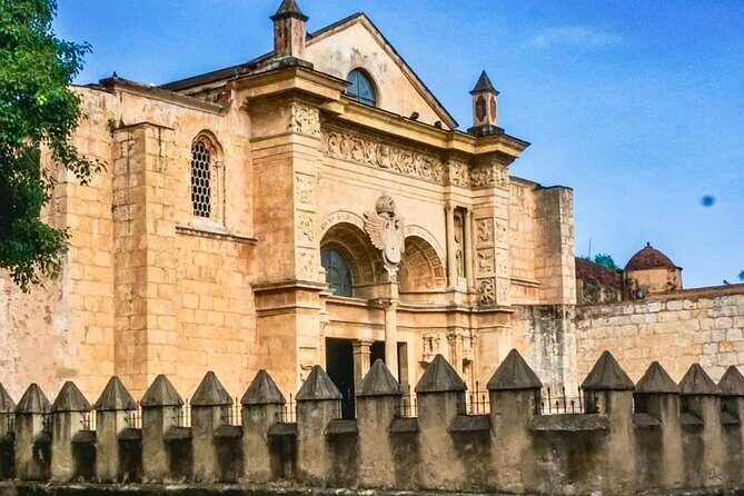 Santo Domingo : Private City Tours + Beach Day with Lunch - Practical Details and Transportation