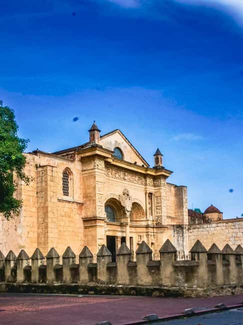 Santo Domingo: Private VIP Tour  City Tour + Beach with Lunch - Key Points