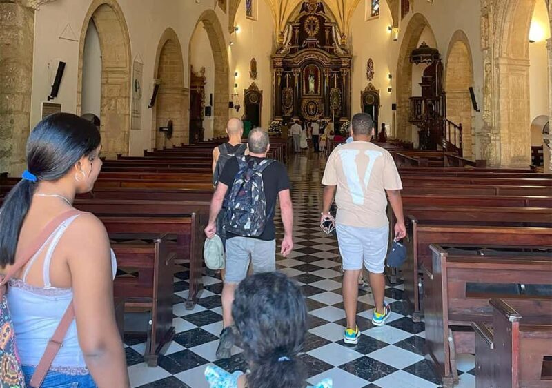 Santo Domingo: Zona Colonial Guided Walking Tour - Alcázar de Colón: A Colonial Palace with a View