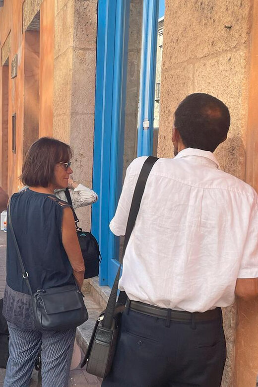 Santo Domingo: Zona Colonial Guided Walking Tour - Calle del Conde: Modern Life and Shopping