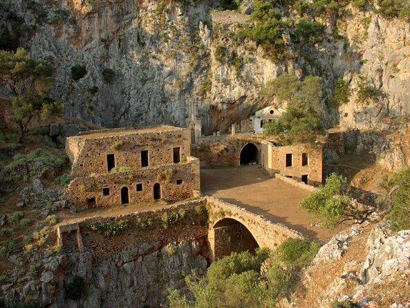 Santorini Archaeology and Wine Small-Group Tour with Tastings - Who Will Love This Tour?