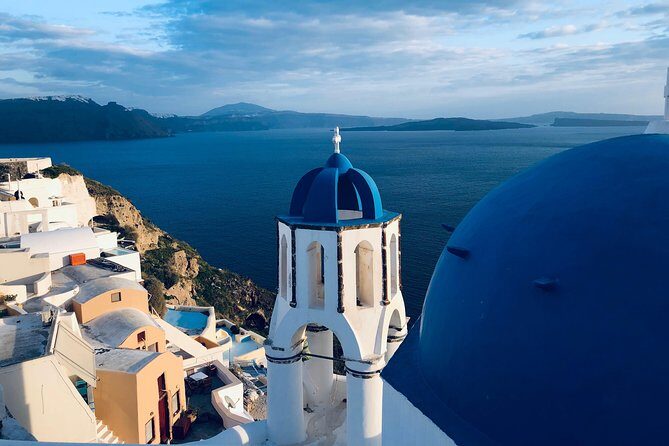 Santorini Bliss: Discover the Charms of the Southern Delight - An In-Depth Look at the Santorini Bliss Tour