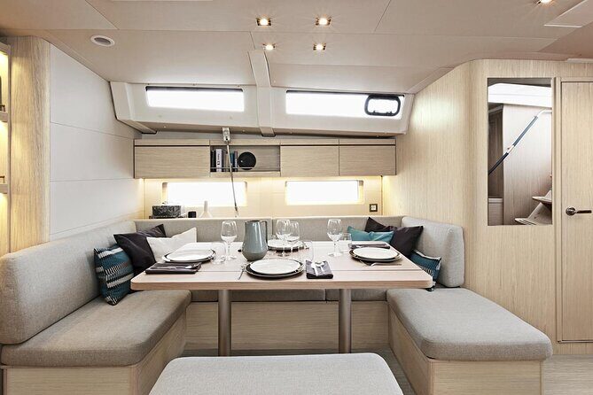 Santorini: Caldera Private Sailing Boat Cruise with Beneteau Oceanis 46.1 - FAQ