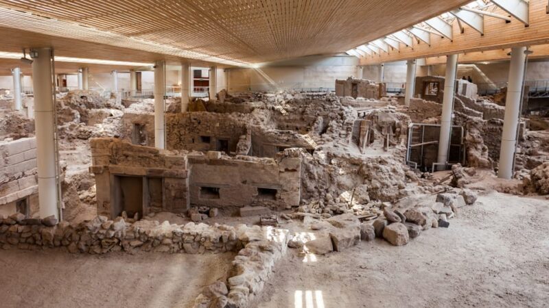 Santorini: Culture & Highlight Tour with Wine Tasting - Free Time at Oia: The World-Famous Village