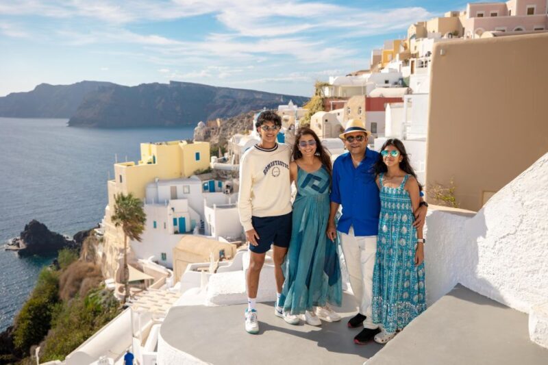 Santorini Family Photoshoot (Oia Village) - A Practical Guide to the Santorini Family Photoshoot