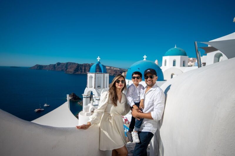 Santorini Family Photoshoot (Oia Village) - FAQs