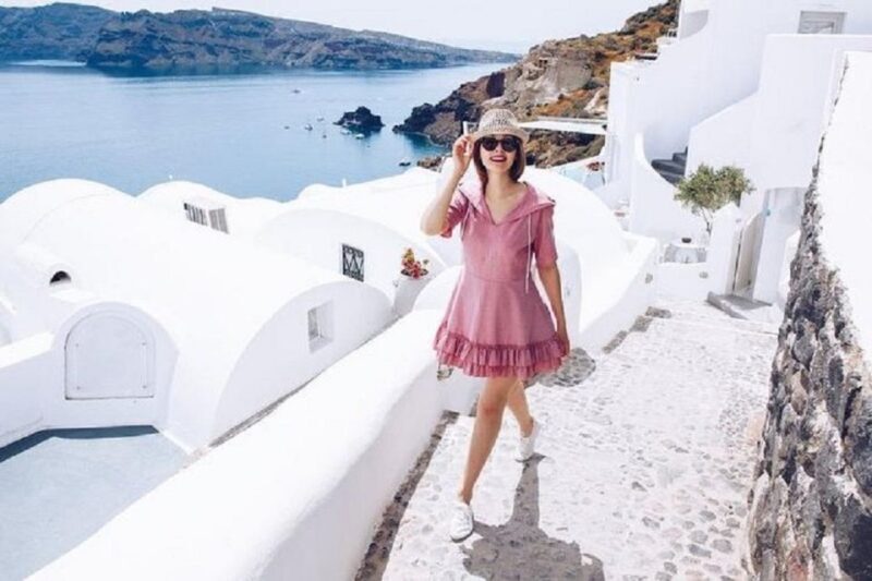 Santorini: Fira Town Walking Tour with Wine Tasting - Exploring Fira: The Heart of Santorini