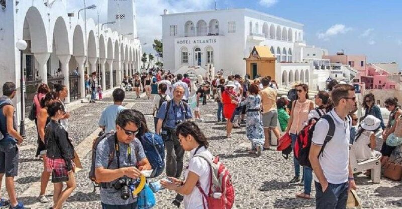 Santorini: Fira Town Walking Tour with Wine Tasting - The Cable Car Ride and the Old Port