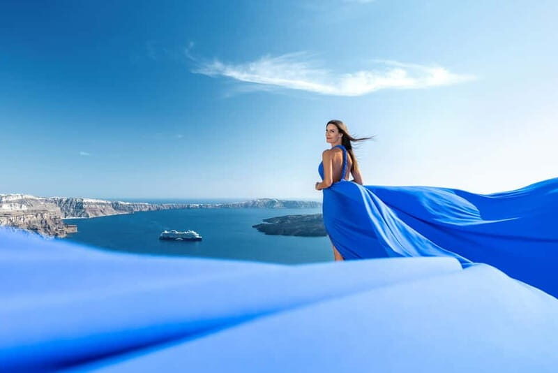Santorini: Flying Dress Photo © Photoshoot "Express Package" - An In-Depth Look at the Flying Dress Photo Experience in Santorini