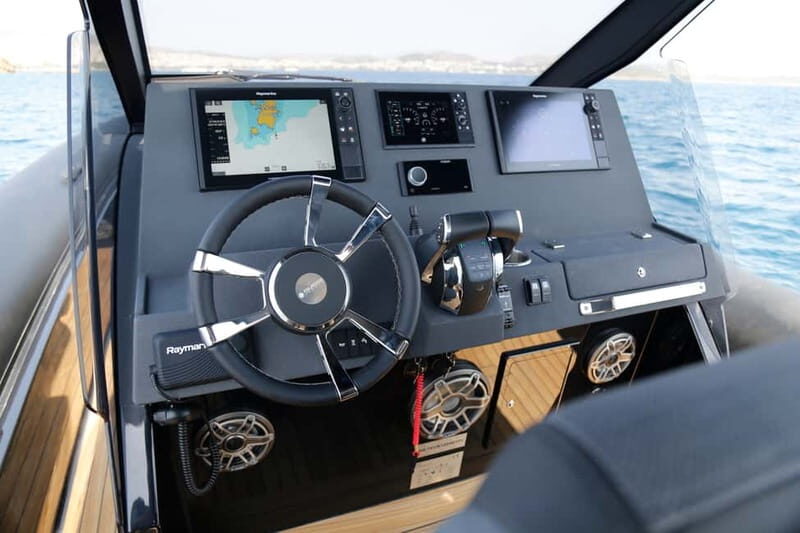 Santorini: High-Speed Cruise on a Sleek, Modern Yacht - An In-Depth Look at the Experience
