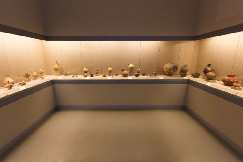 Santorini HISTORY & ARCHEOLOGY Tour (up to 8 guests) - Key Points