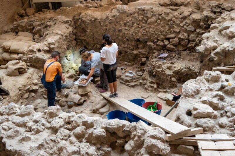 Santorini HISTORY & ARCHEOLOGY Tour (up to 8 guests) - Who Will Love This Tour?