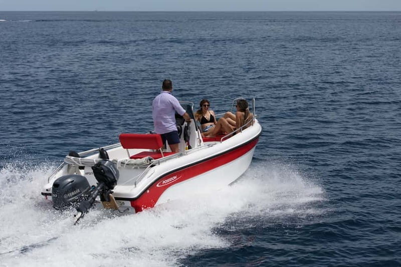 Santorini: license free boat in Santorini - Discovering Santorini from the Water