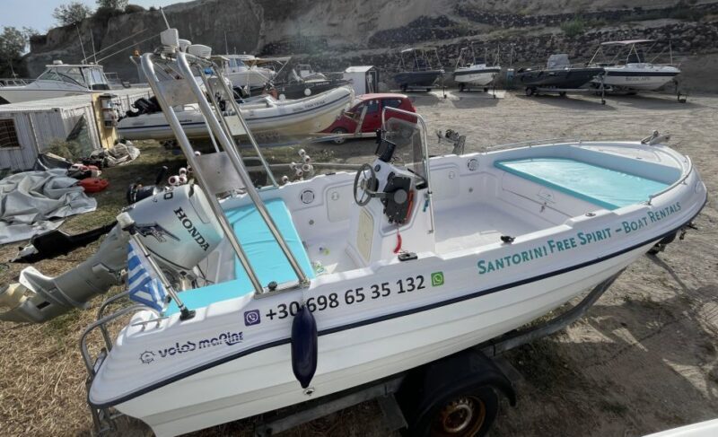 Santorini: License-Free Boat Rental with Snorkeling Gear - Exploring Santorini by Boat: A Guide to the License-Free Rental Experience