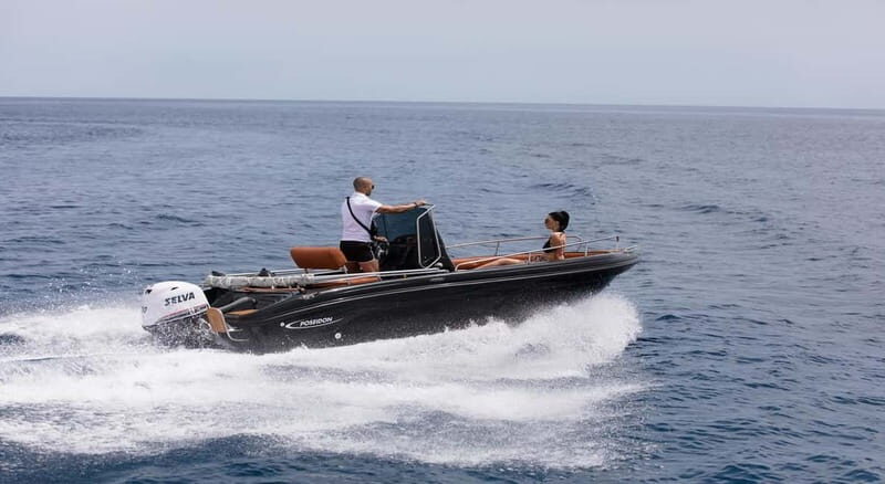Santorini: License free Luxury boat and snorkeling included - An In-Depth Look at the Santorini Boat Experience