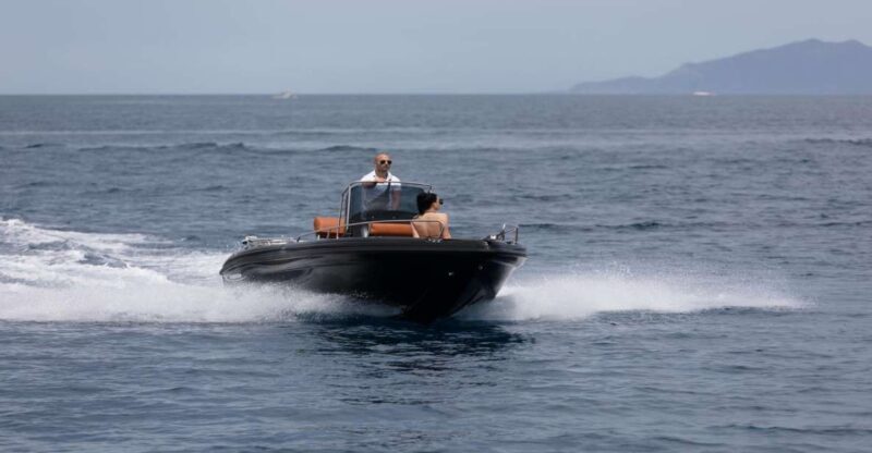 Santorini: License free Luxury boat and snorkeling included - FAQ