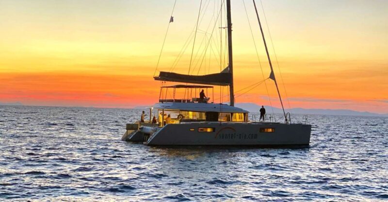 Santorini: Luxurious Catamaran Cruise with Meal & Open Bar - The Experience: What awaits you on this luxury cruise