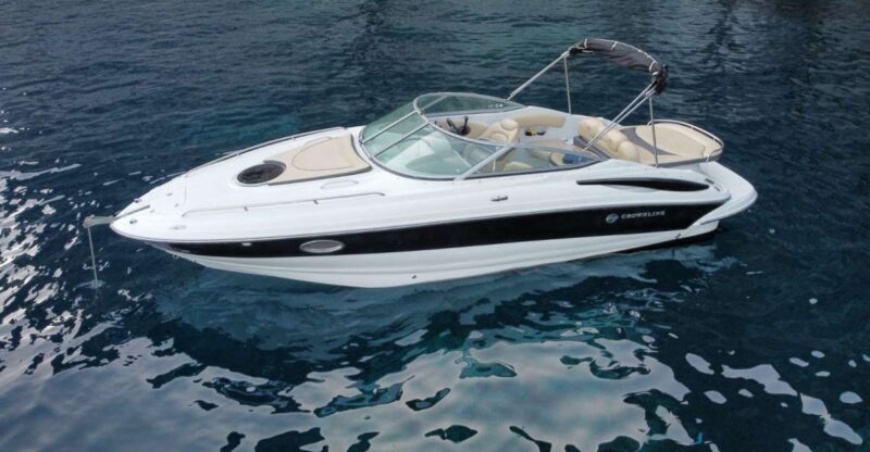 Santorini: Luxury private boat with food and drinks - Key Points