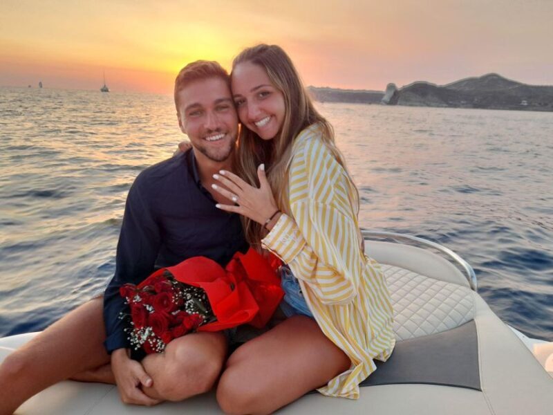 Santorini: Luxury private boat with food and drinks - An In-Depth Look at the Santorini Private Boat Experience