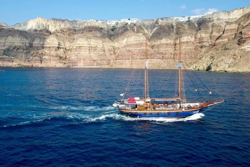 Santorini: Mythical Day Trip to Akrotiri with Volcano Cruise - Key Points