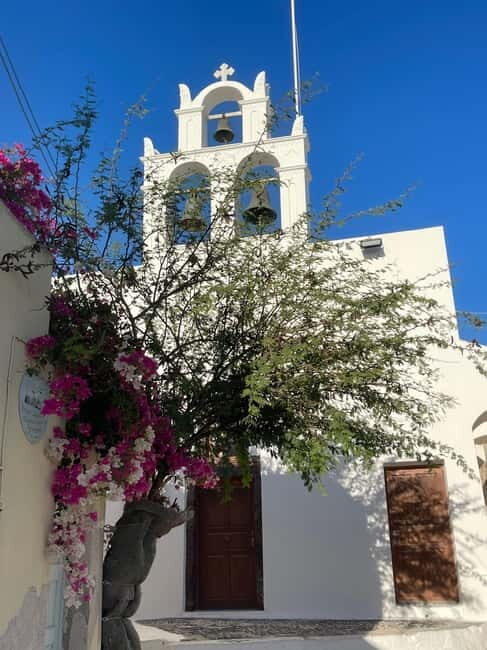 Santorini: Oia Sunrise Walking Tour with Local Guide - Key Points