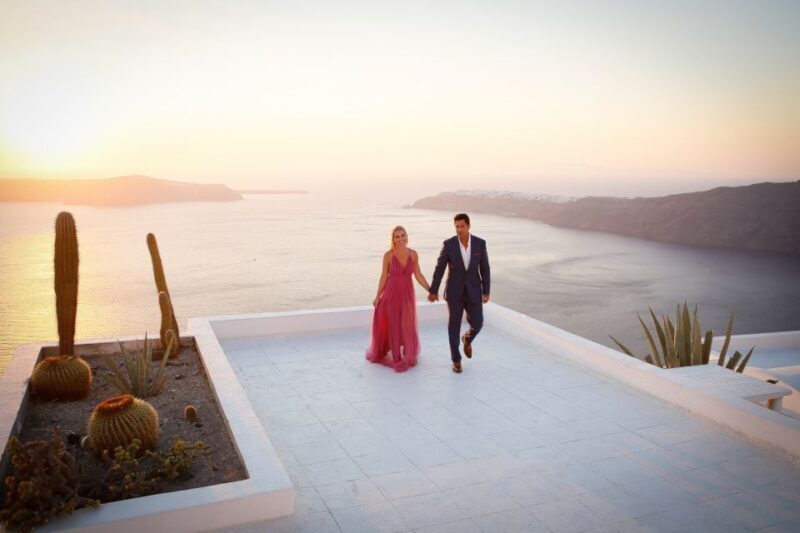 Santorini: Photo Shoot with a Private Vacation Photographer - An Authentic Photo Experience in Santorini