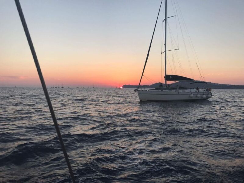Santorini: Private 5-Hour Sunset Sailing Tour with Dinner - Who Will This Tour Suit?