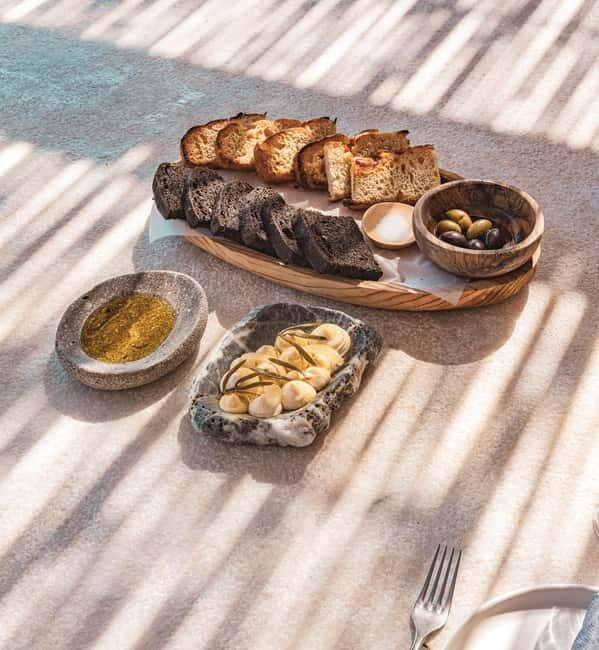 Santorini: Private Boat Tour with Drinks and Snacks - A closer look at what this Santorini private boat tour offers