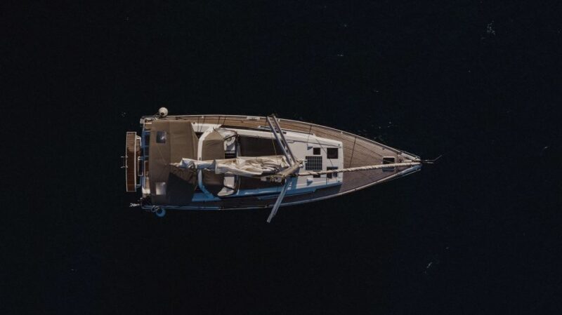 Santorini: Private Caldera Sailing Trip with Open Bar & Meal - Key Points