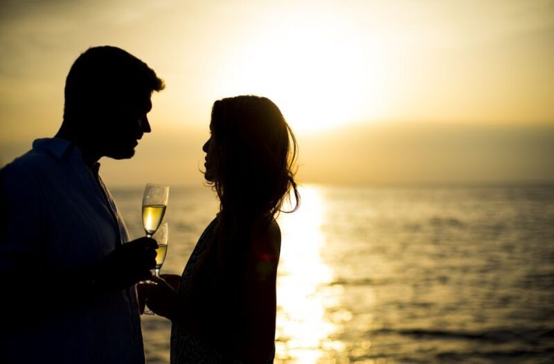 Santorini: Private Catamaran Cruise with BBQ Meal and Drinks - The Return: Ammoudi Bay in Style