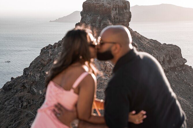 Santorini Private Couple Photoshoot in Oia - Timing, Location, and Practical Tips