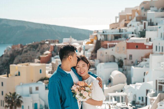 Santorini Private Couple Photoshoot in Oia - FAQs