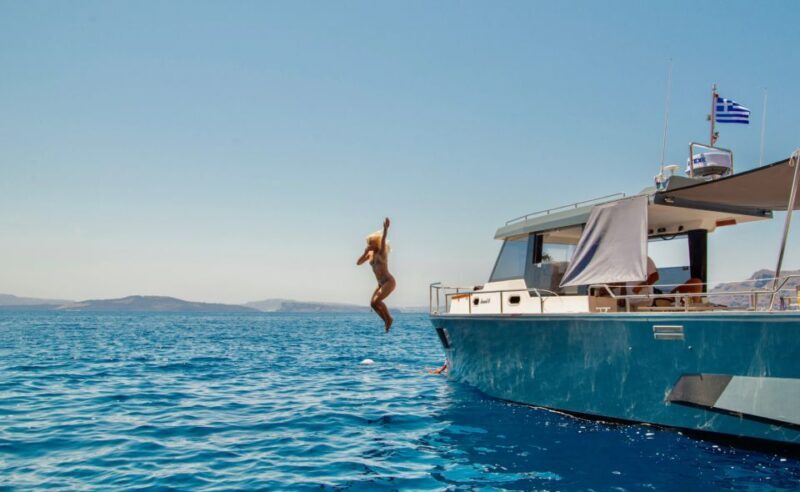 Santorini: Private Diamond 36 Motor Yacht Caldera Cruise - Key Points